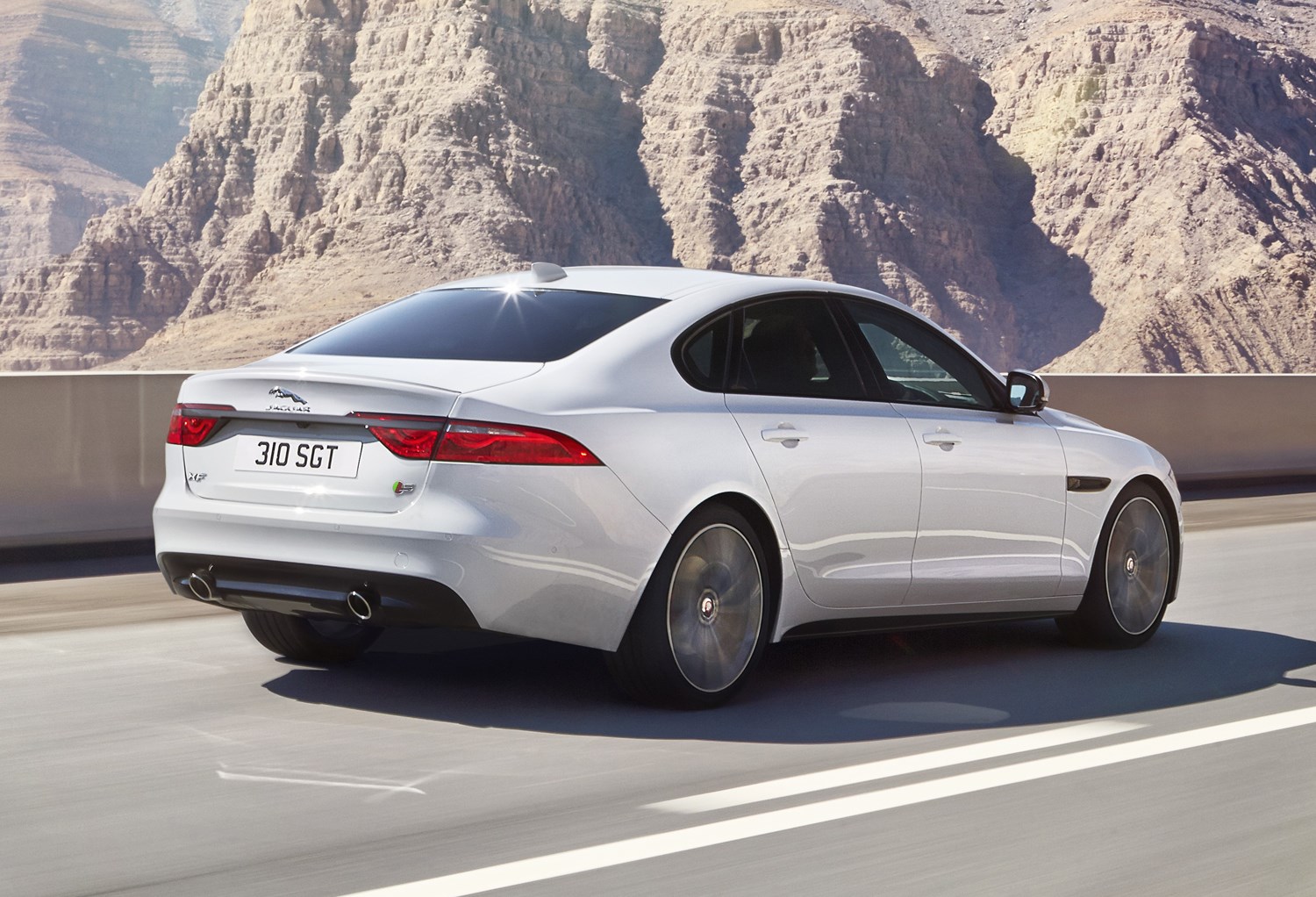 Jaguar XF (2021) Practicality, Boot Space & Dimensions | Parkers