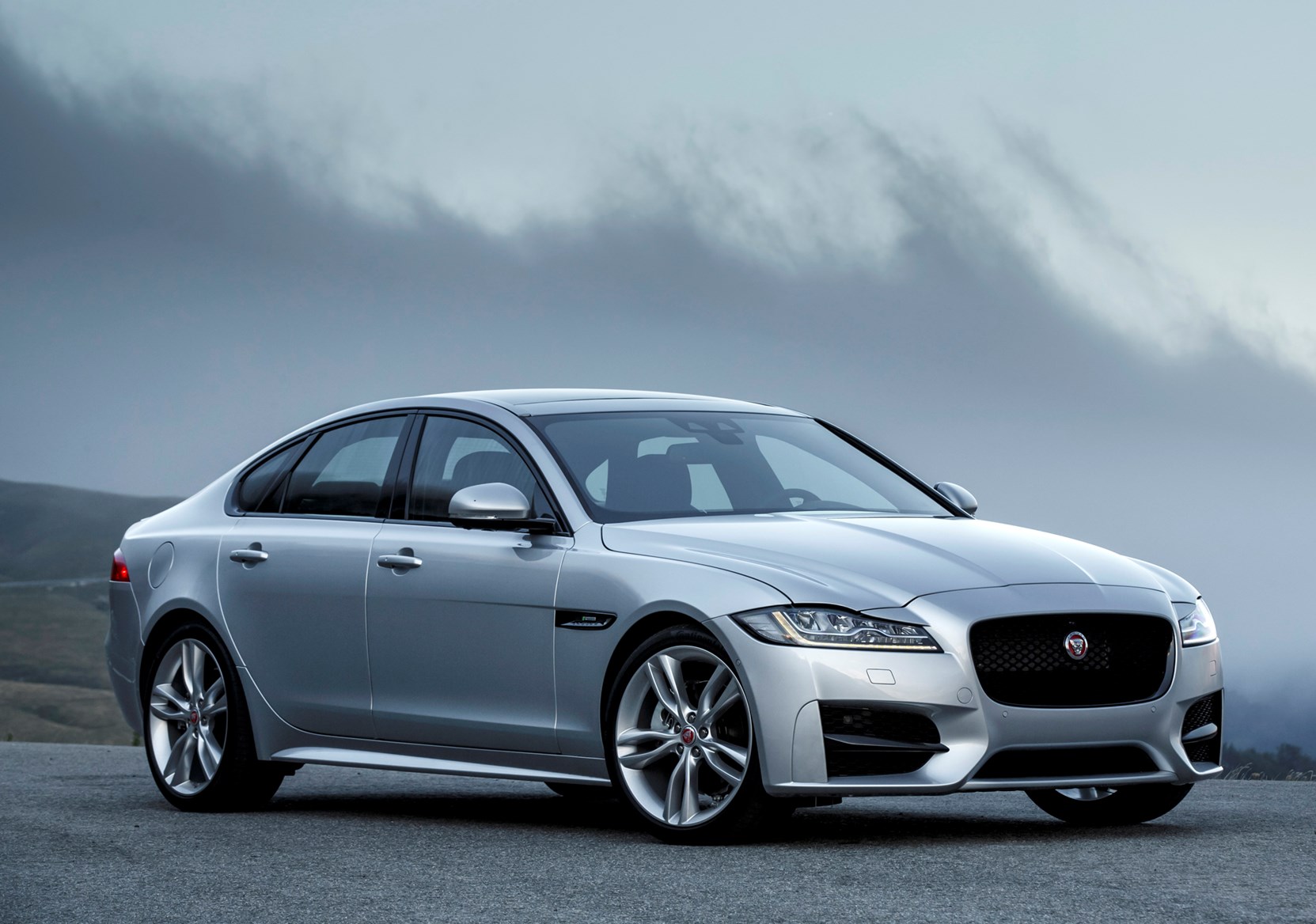 Jaguar XF (2020) Engines, Drive & Performance | Parkers