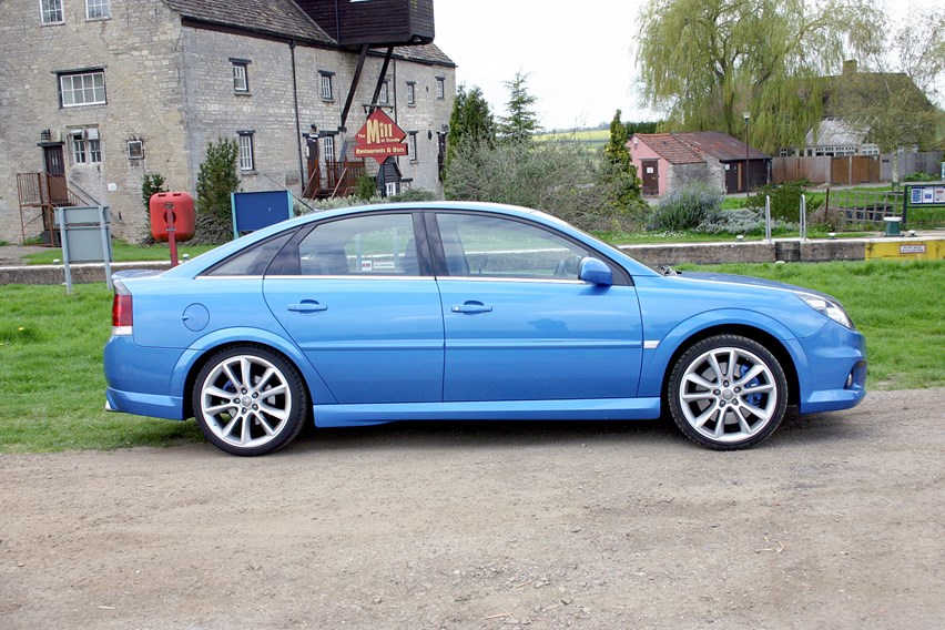 Used Vauxhall Vectra VXR (2005 - 2008) Review | Parkers