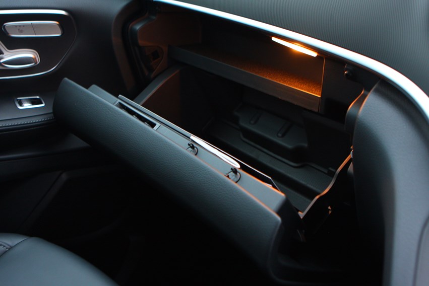 Mercedes-Benz V-Class (2021) Practicality, Boot Space & Dimensions ...