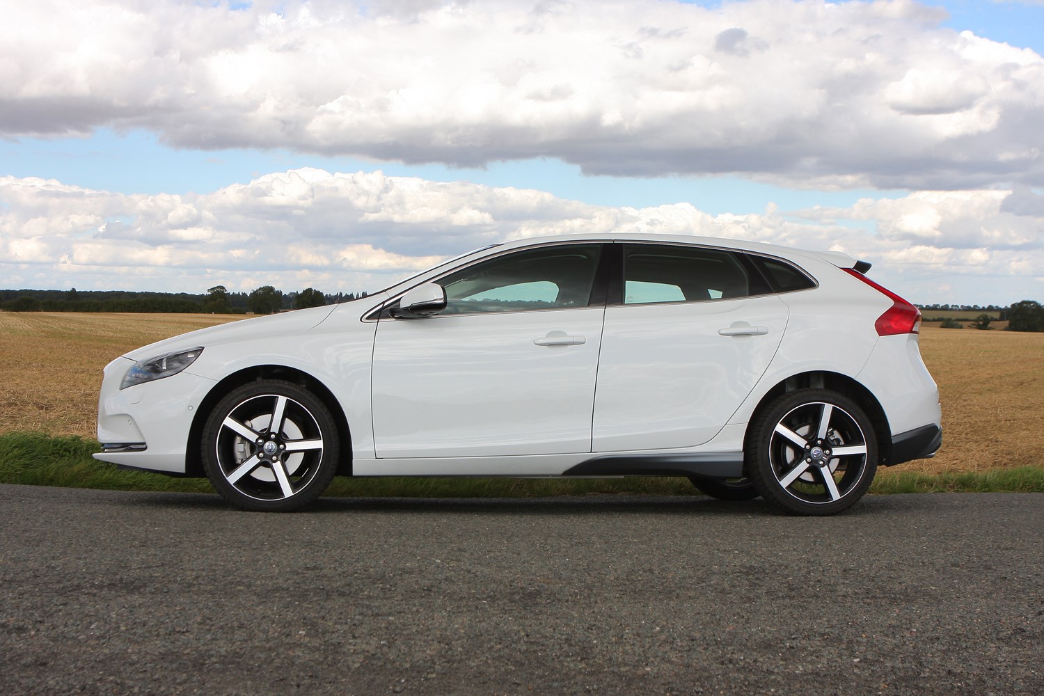 Used Volvo V40 Hatchback (2012 - 2019) Review | Parkers