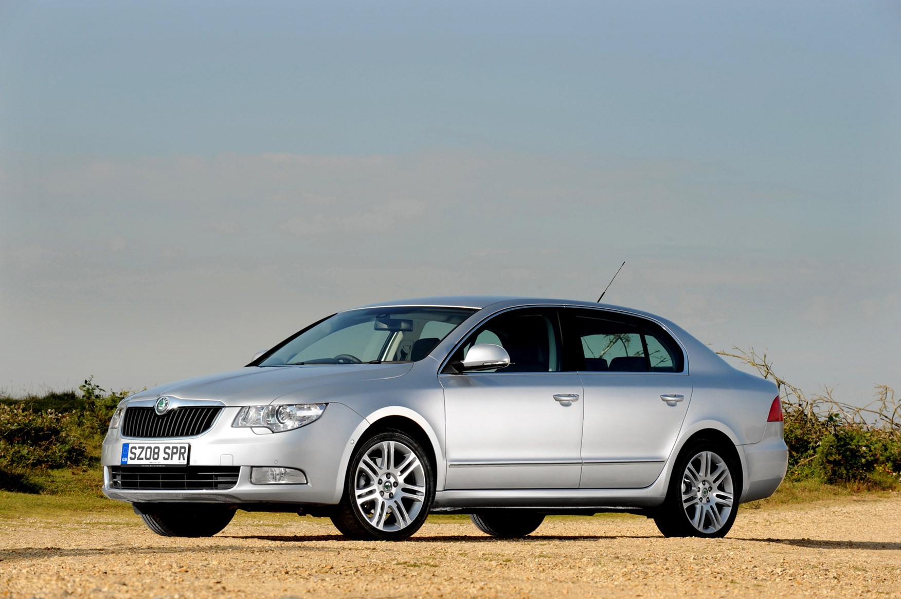 Used Skoda Superb Hatchback (2008 - 2015) Review | Parkers