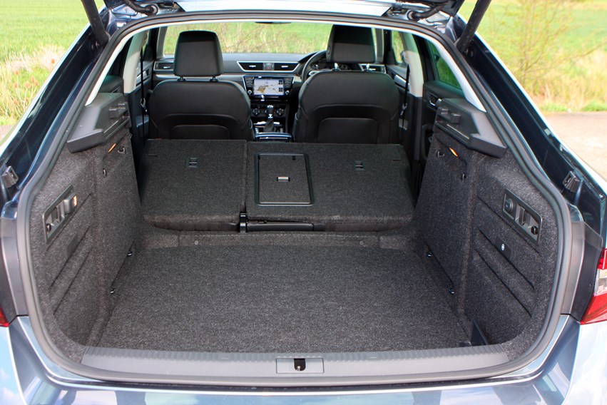 Skoda Superb Estate Review (2021) | Parkers