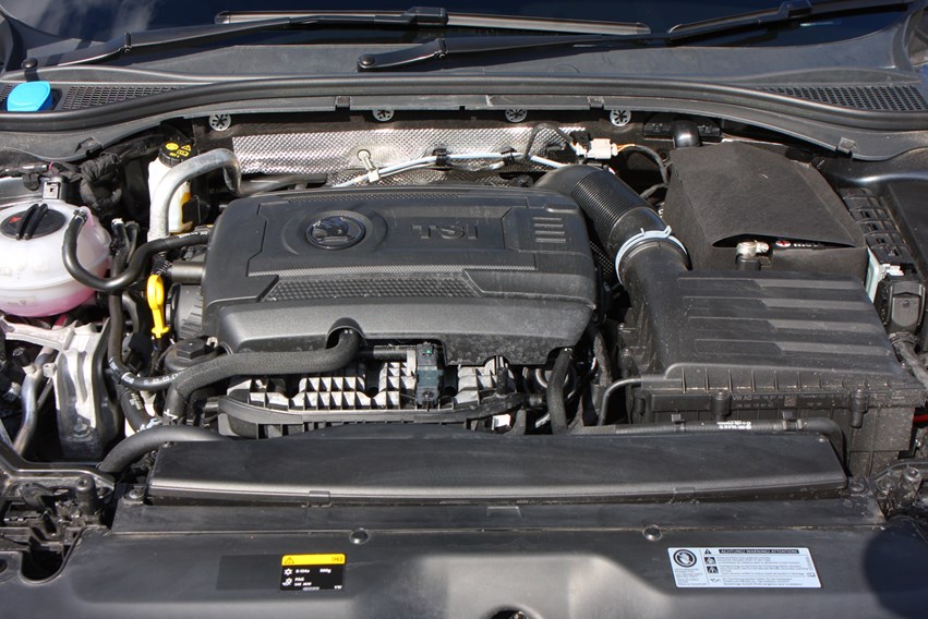 Skoda Superb Estate Review (2021) | Parkers