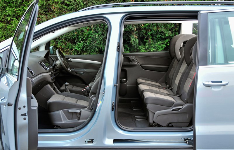 Volkswagen Sharan (2020) Interior Layout, Dashboard & Infotainment ...