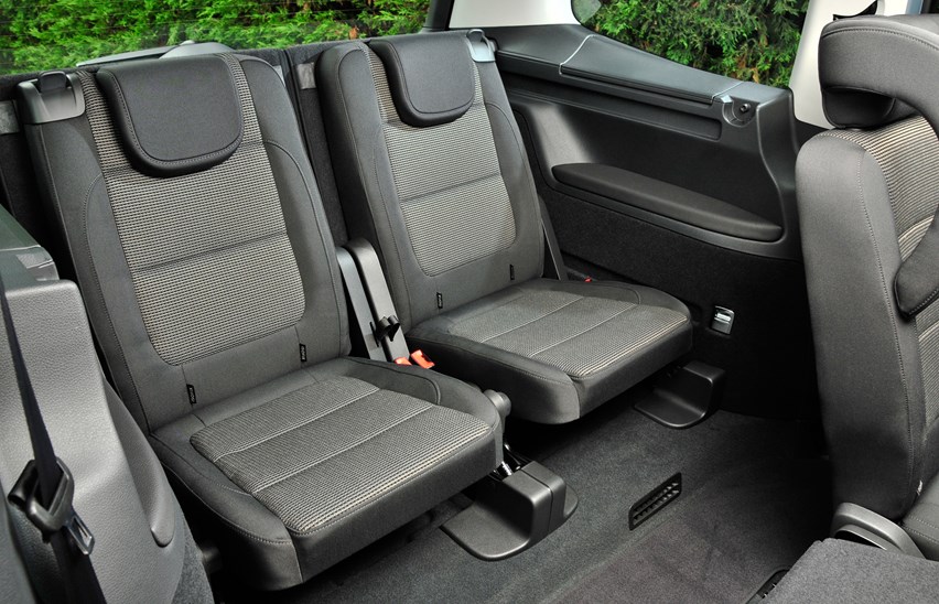 Volkswagen Sharan Review (2021) | Parkers