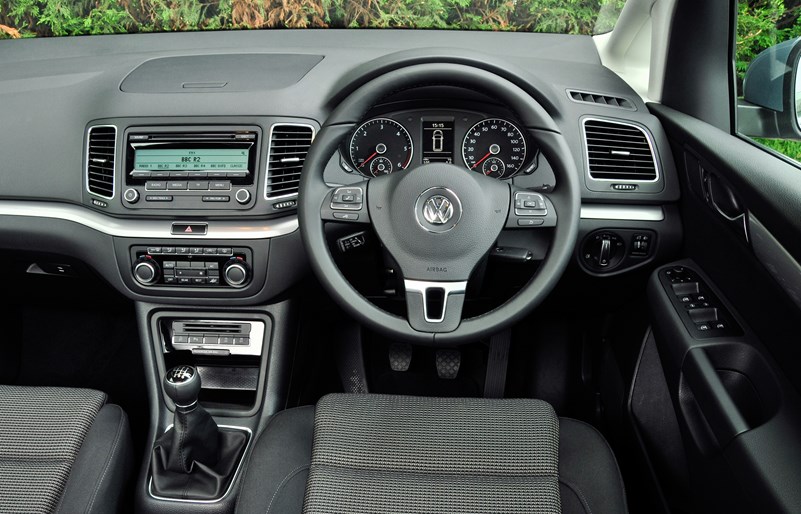 Volkswagen Sharan (2020) Interior Layout, Dashboard & Infotainment ...
