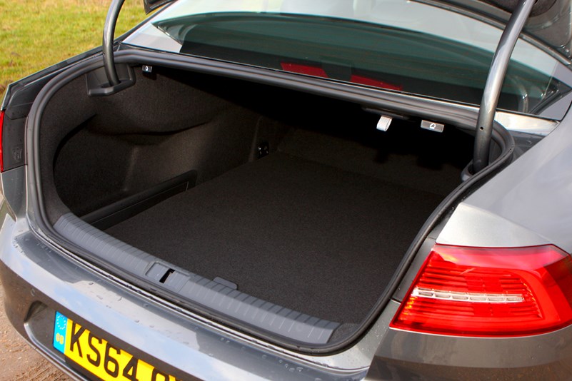 Volkswagen Passat Saloon (2021) Practicality & Boot Space | Parkers