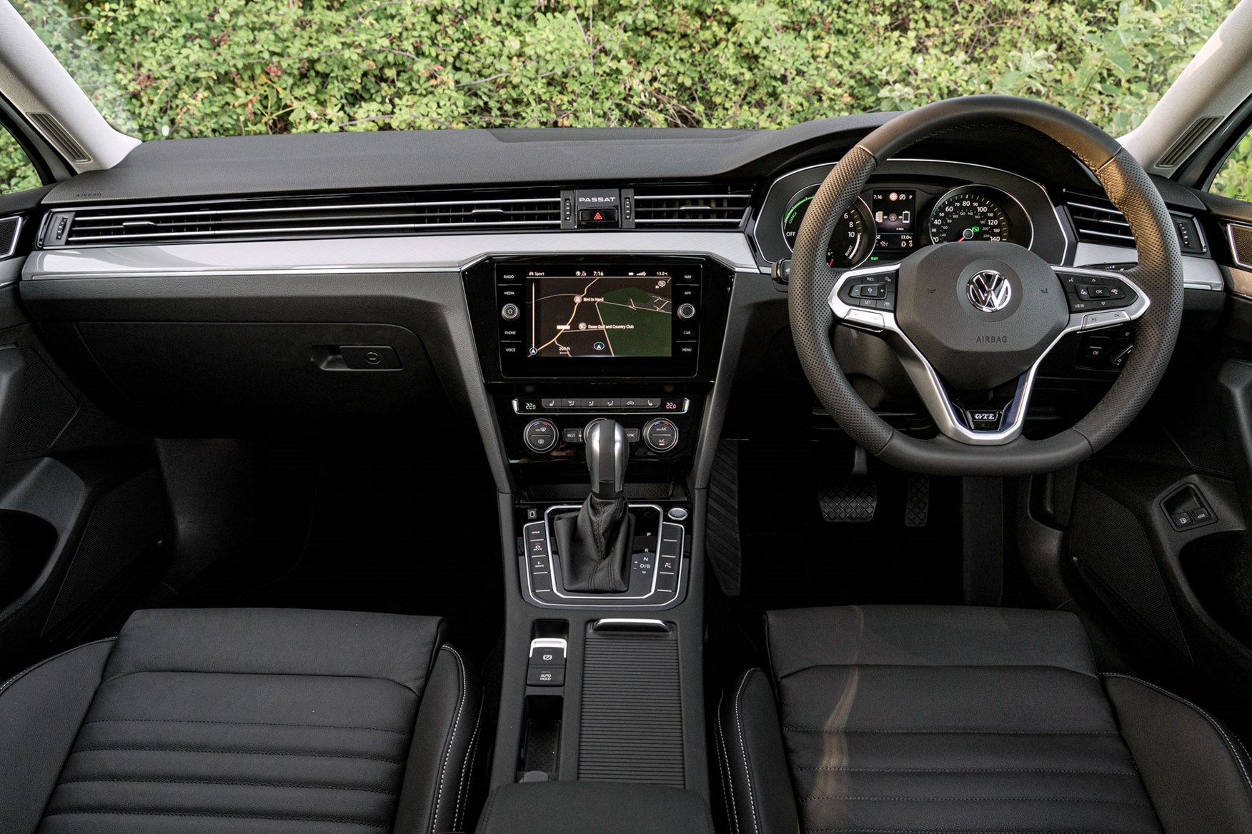 Volkswagen Passat Saloon (2021) Interior, Dashboard & Infotainment ...