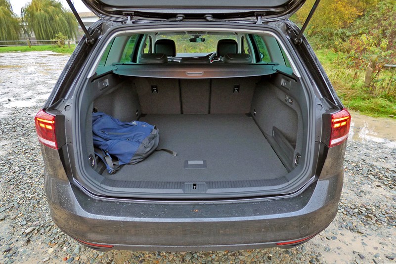 Volkswagen Passat (2021) Practicality, Boot Space & Dimensions | Parkers