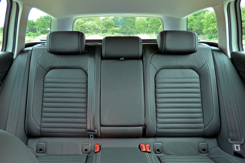 Volkswagen Passat (2021) Practicality, Boot Space & Dimensions | Parkers