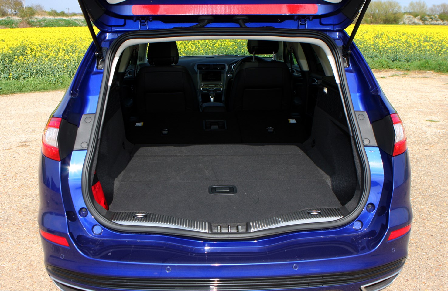 Ford Mondeo Estate (2021) Practicality & Boot Space | Parkers