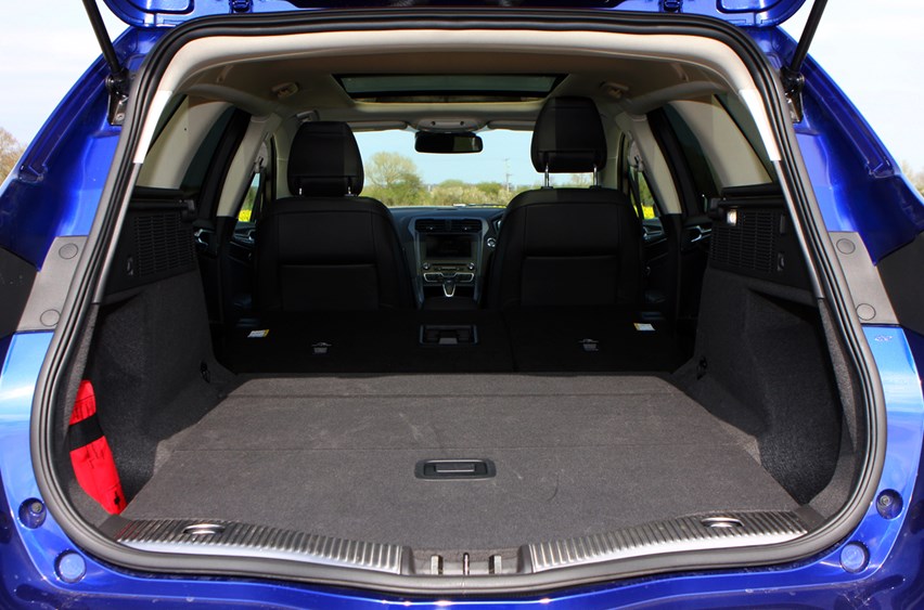 Ford Mondeo Estate (2021) Practicality & Boot Space | Parkers
