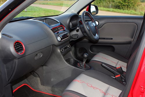 MG Motor UK MG3 (2021) Interior Layout, Dashboard & Infotainment | Parkers