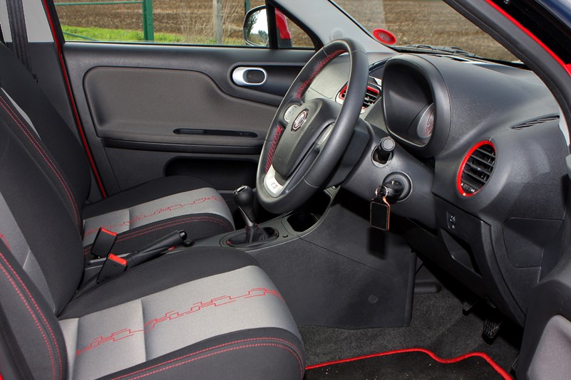 MG Motor UK MG3 (2021) Interior Layout, Dashboard & Infotainment | Parkers