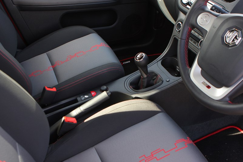 MG Motor UK MG3 (2021) Interior Layout, Dashboard & Infotainment | Parkers