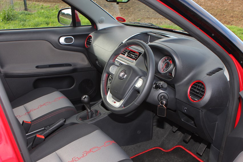 MG Motor UK MG3 (2021) Interior Layout, Dashboard & Infotainment | Parkers