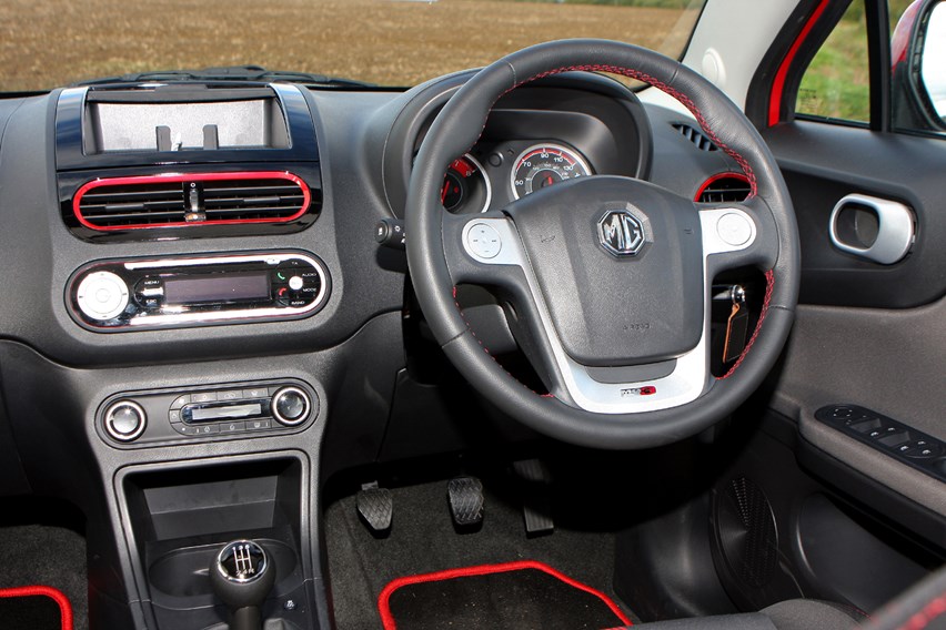 MG Motor UK MG3 (2021) Interior Layout, Dashboard & Infotainment | Parkers