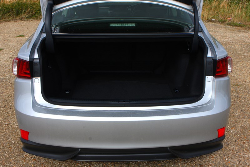 Lexus IS Review (2020) | Parkers