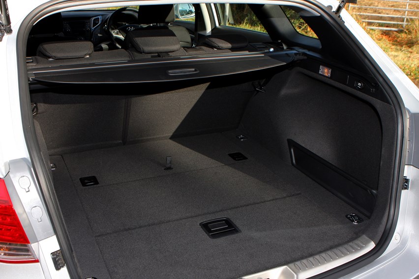 hyundai-i40-tourer-2020-practicality-boot-space-parkers