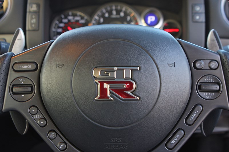 Nissan GT-R (2021) Interior Layout, Dashboard & Infotainment | Parkers