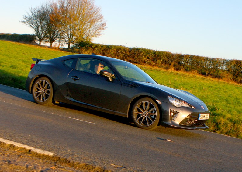 Toyota GT86 (2021) MPG, Running Costs, Economy & CO2 | Parkers