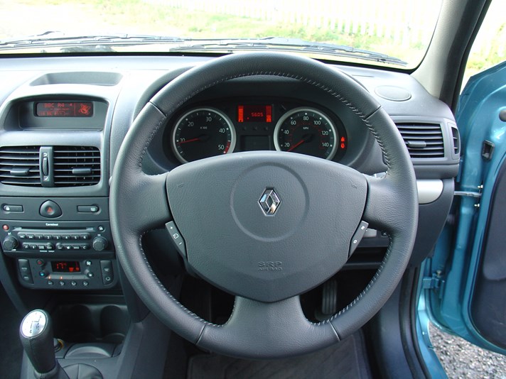 Used Renault Clio Hatchback (2001 - 2008) Interior | Parkers