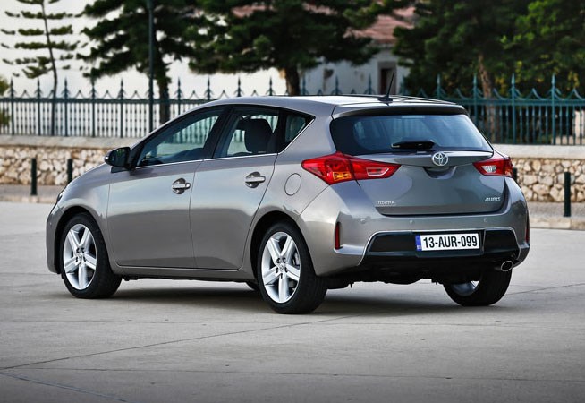 Used Toyota Auris Hatchback (2012 - 2019) Review | Parkers