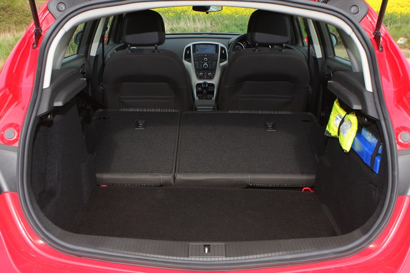Used Vauxhall Astra Hatchback (2009 - 2015) Review | Parkers