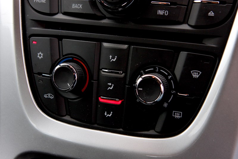 Used Vauxhall Astra Hatchback (2009 - 2015) Review | Parkers