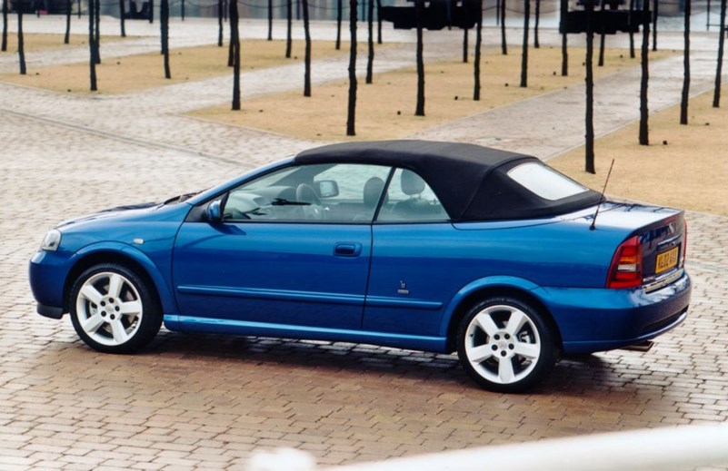 Used Vauxhall Astra Convertible (2001 - 2005) Review | Parkers