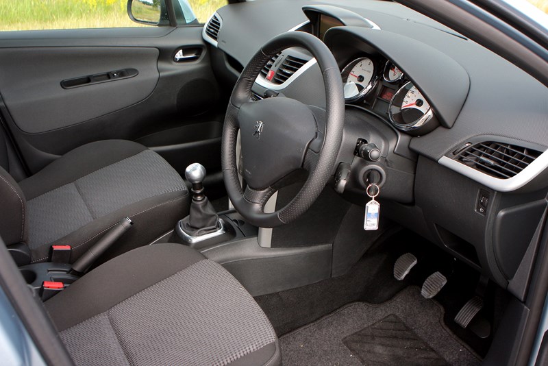 Used Peugeot 207 Hatchback (2006 - 2012) Interior | Parkers