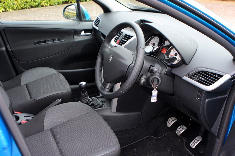 Used Peugeot 207 Hatchback (2006 - 2012) Interior | Parkers