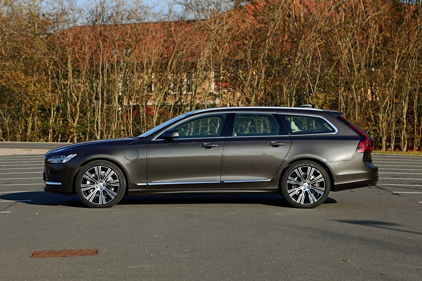 Volvo V90 (2021) Engines, Drive & Performance | Parkers