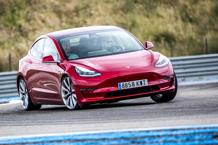 Tesla Model 3 (2020) Interior Layout, Dashboard & Infotainment | Parkers