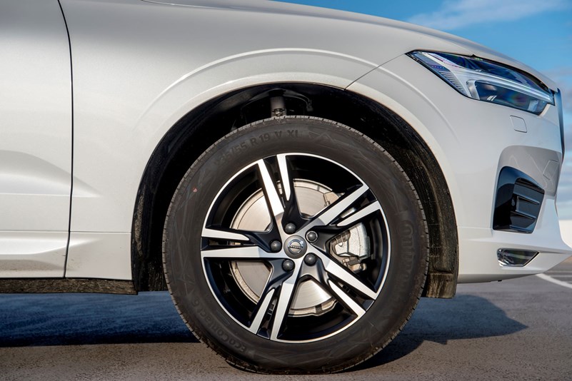 Volvo XC60 (2021) Engines, Drive & Performance | Parkers