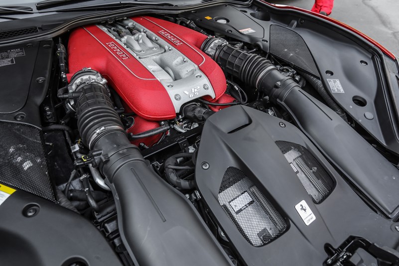 Ferrari 812 Superfast (2021) Engines, Drive & Performance | Parkers