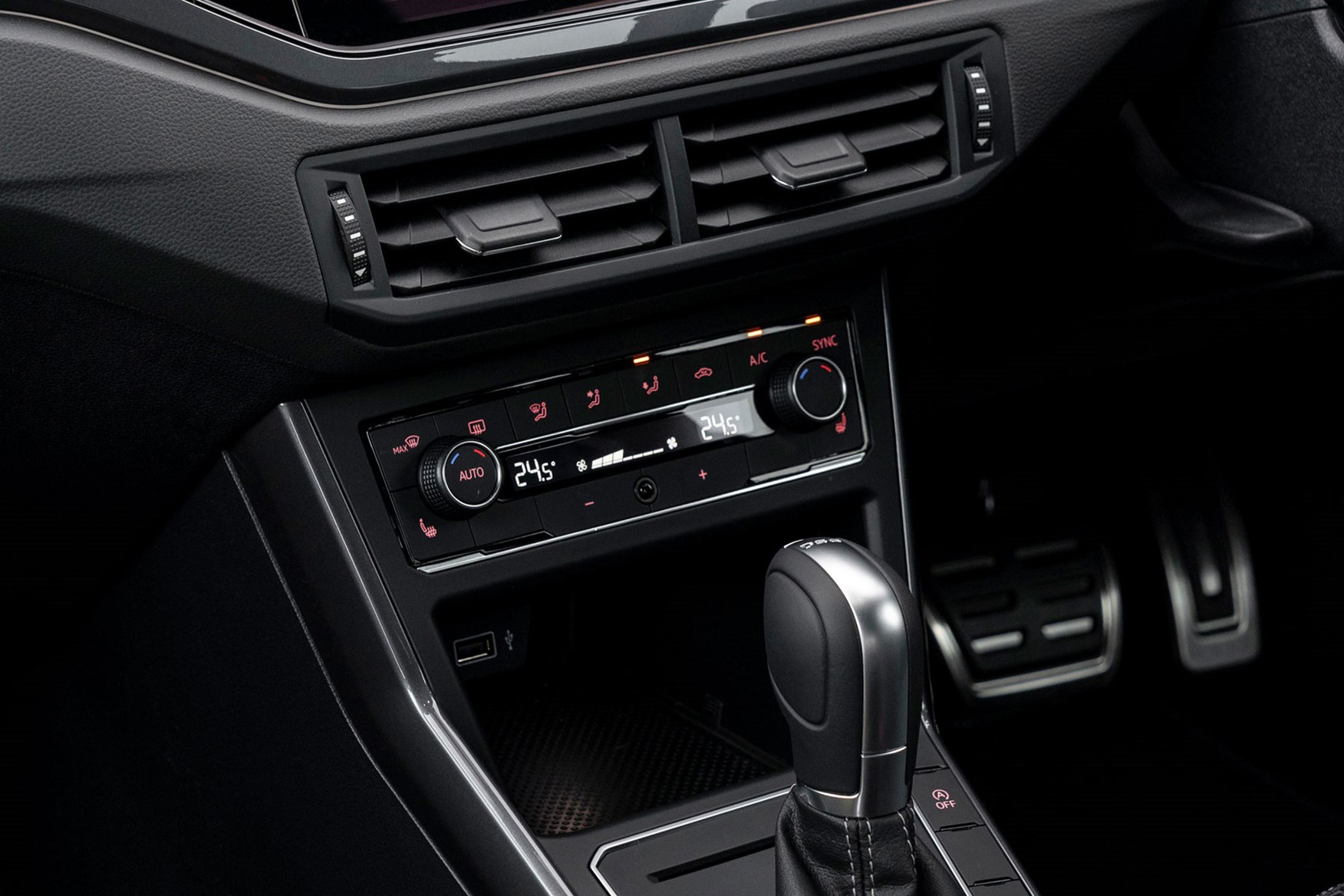 Volkswagen Polo (2021) Interior Layout, Dashboard & Infotainment | Parkers