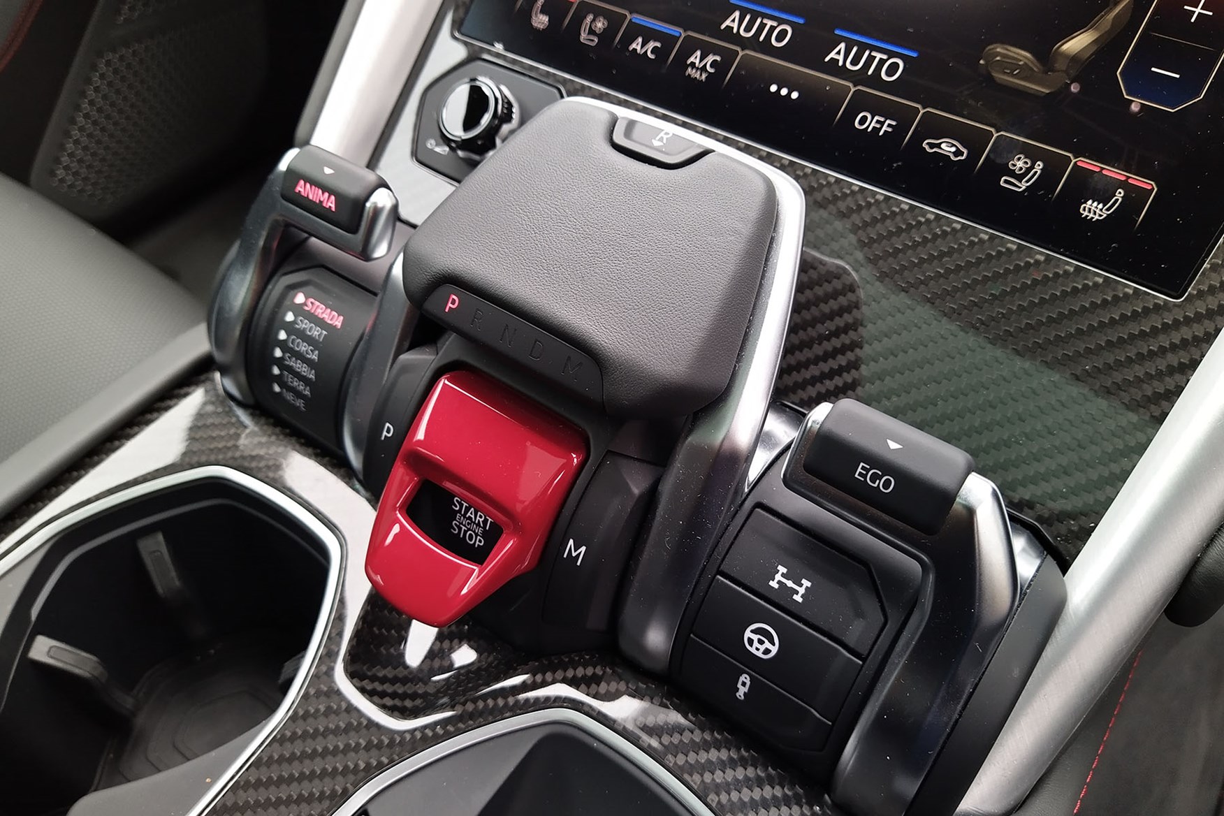 Lamborghini Urus (2021) Practicality, Boot Space & Dimensions | Parkers