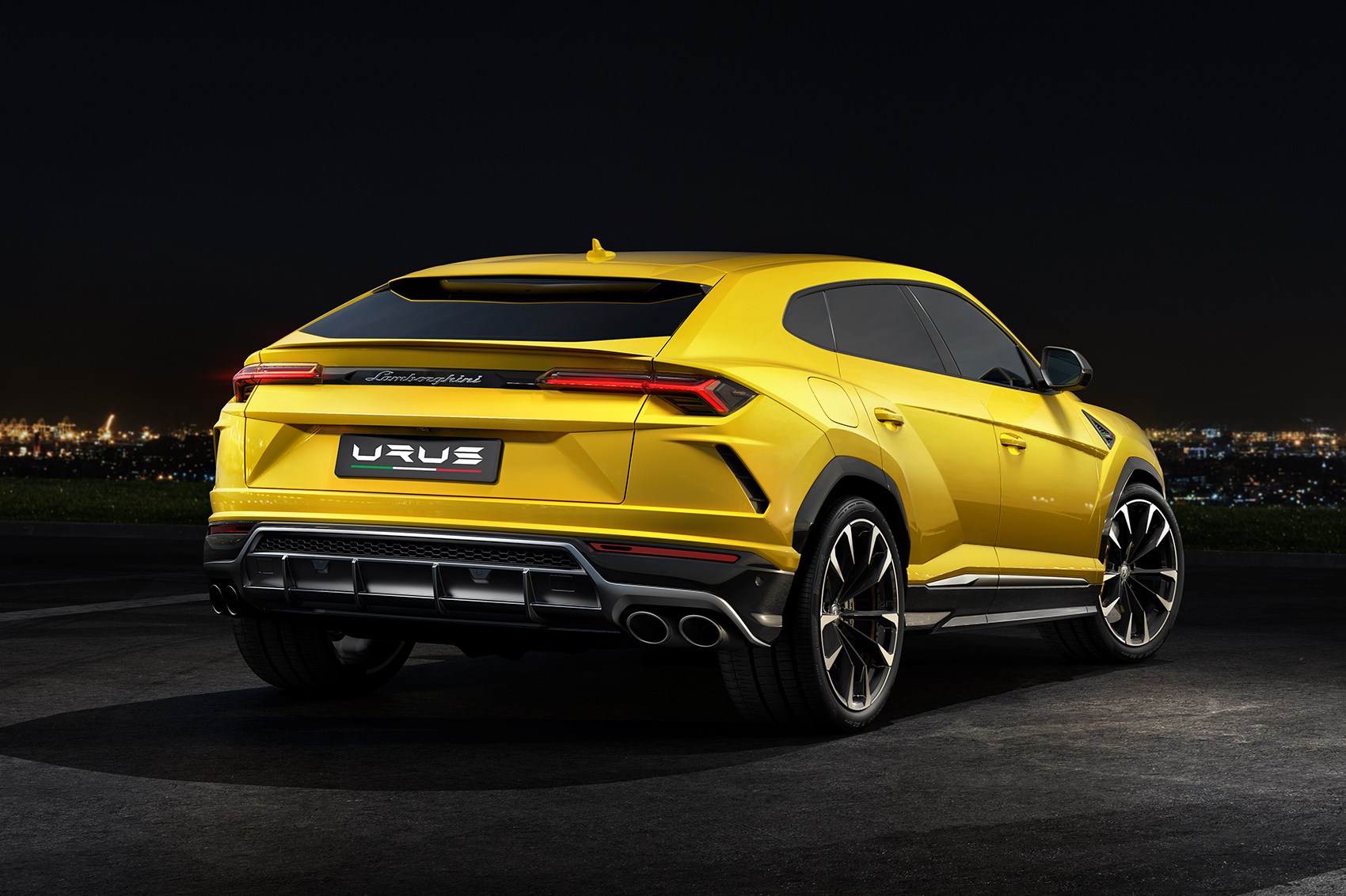 Lamborghini Urus Review (2021) | Parkers