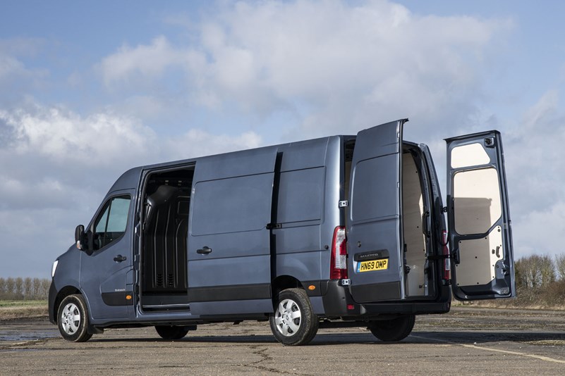 Renault Master van dimensions (2010-on), capacity, payload, volume ...