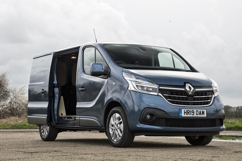 Renault Trafic review (2020) | Parkers