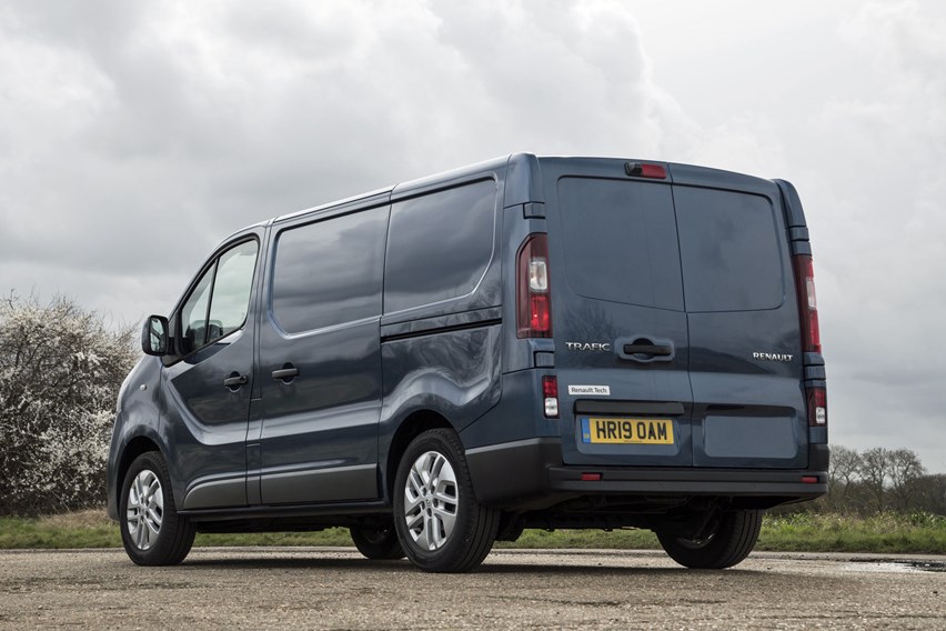 Renault Trafic review (2020) | Parkers