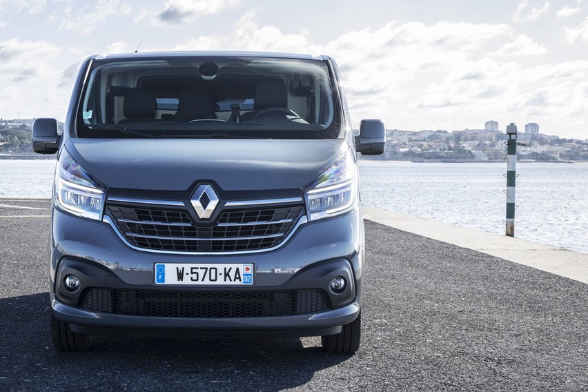 Renault Trafic review (2020) | Parkers