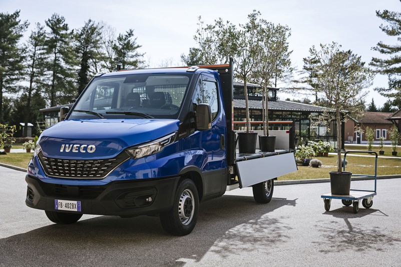 Iveco Daily van dimensions (2014-on), capacity, payload, volume, towing ...