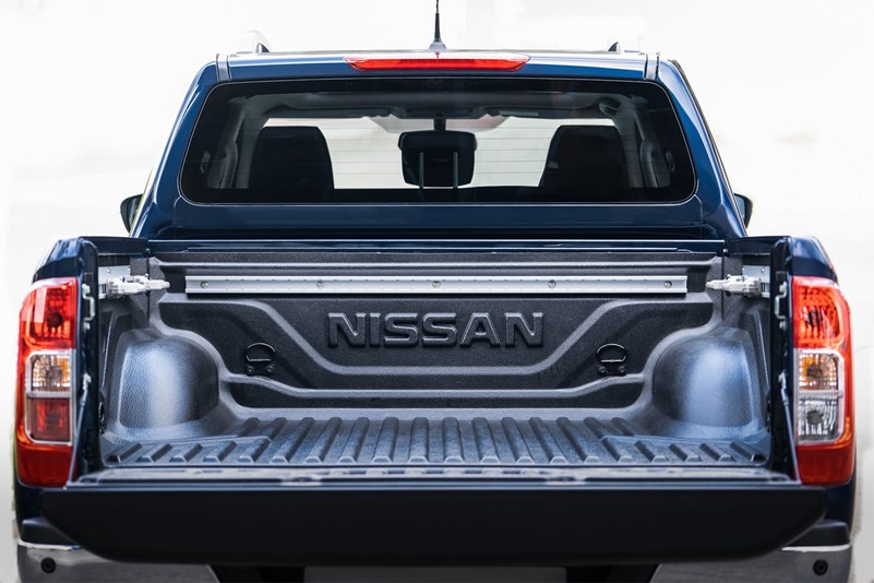Nissan NP300 Navara pickup dimensions (2016-on), capacity, payload ...