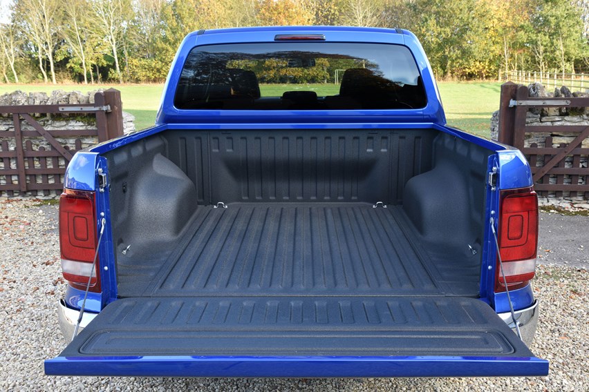 Volkswagen Amarok pickup dimensions (2011-on), capacity, payload ...