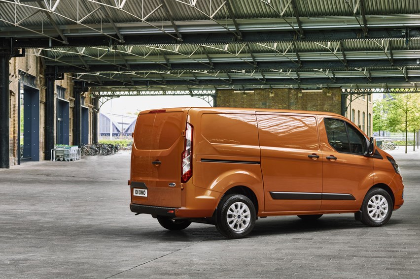 New Ford Transit Custom for 2018 – info and pictures of facelift for UK ...
