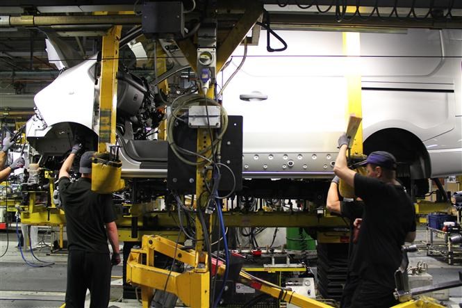 Inside Britain's only remaining van factory | Parkers