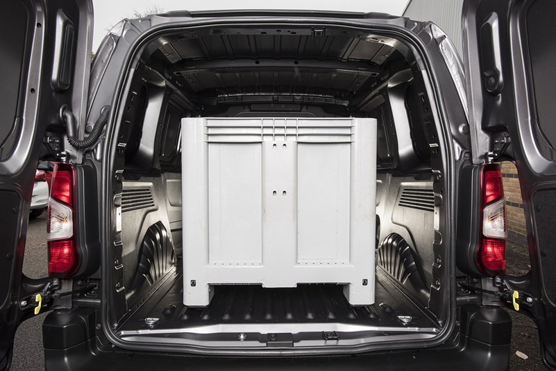 Vauxhall Combo Cargo van dimensions (2018-on), capacity, payload ...
